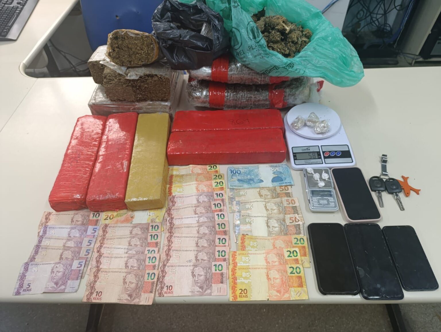 Guanambi: casal é preso com mais de 10 quilos de maconha, cocaína e ...